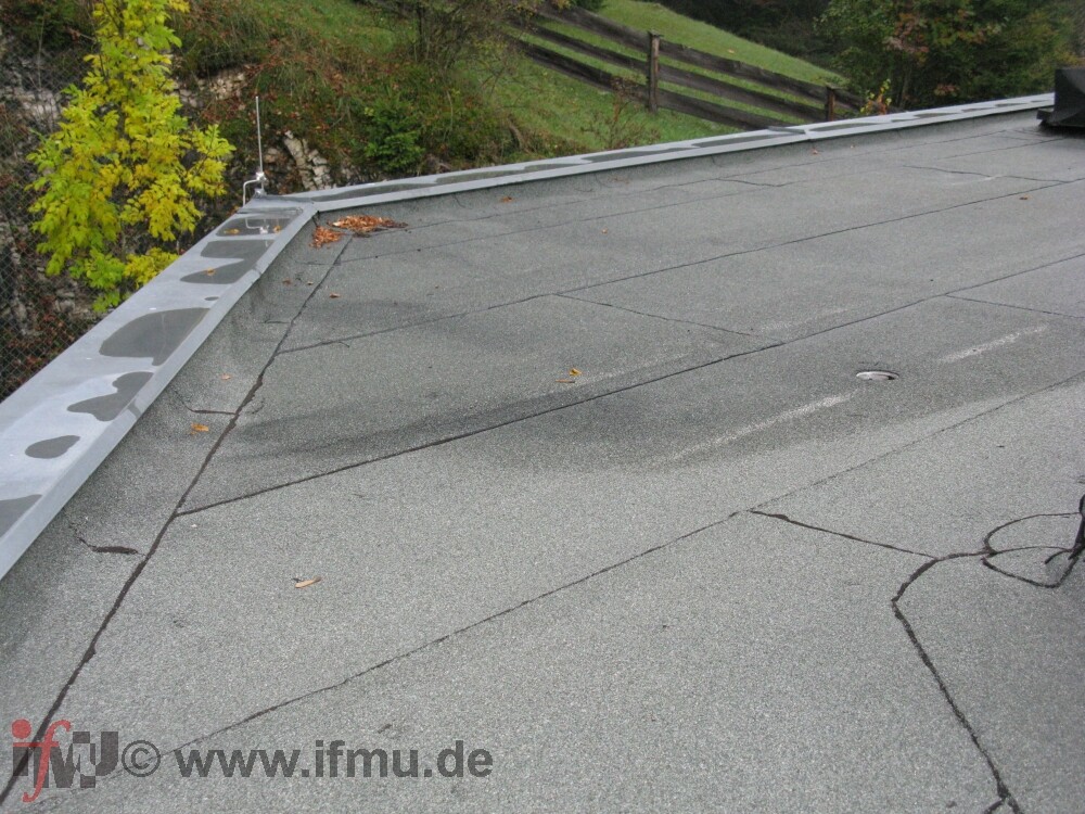 Dachpappe, bituminöse Dachbahn: Untersuchung und Bewertung